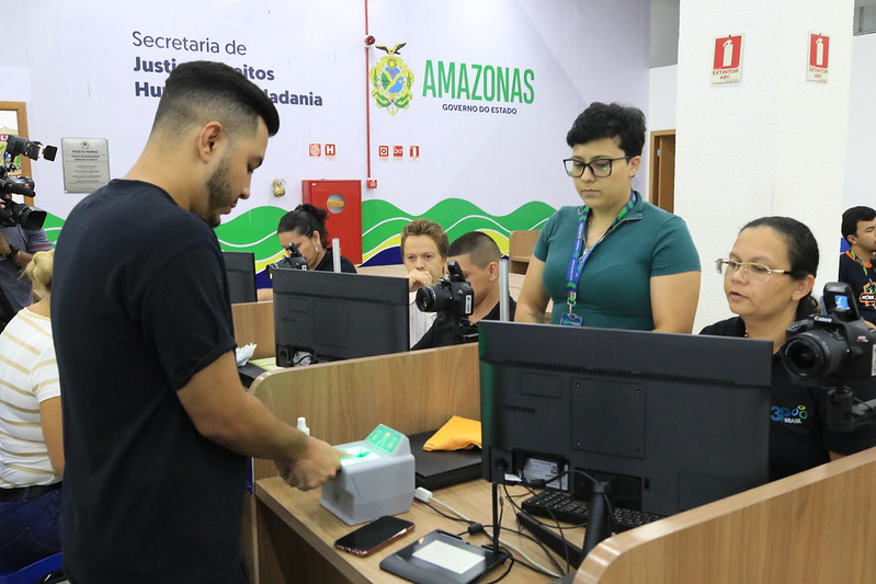 Com emissão gratuita, nova Carteira de Identidade Nacional (CIN) gera ...